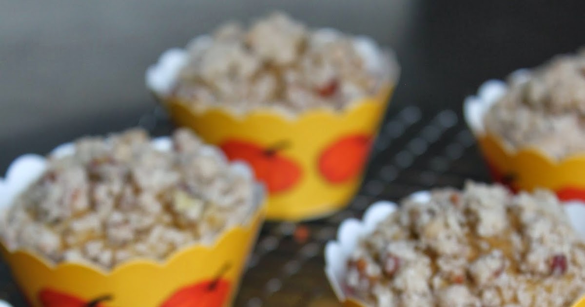 Baked Perfection: Pumpkin Muffins with Pecan Streusel Topping