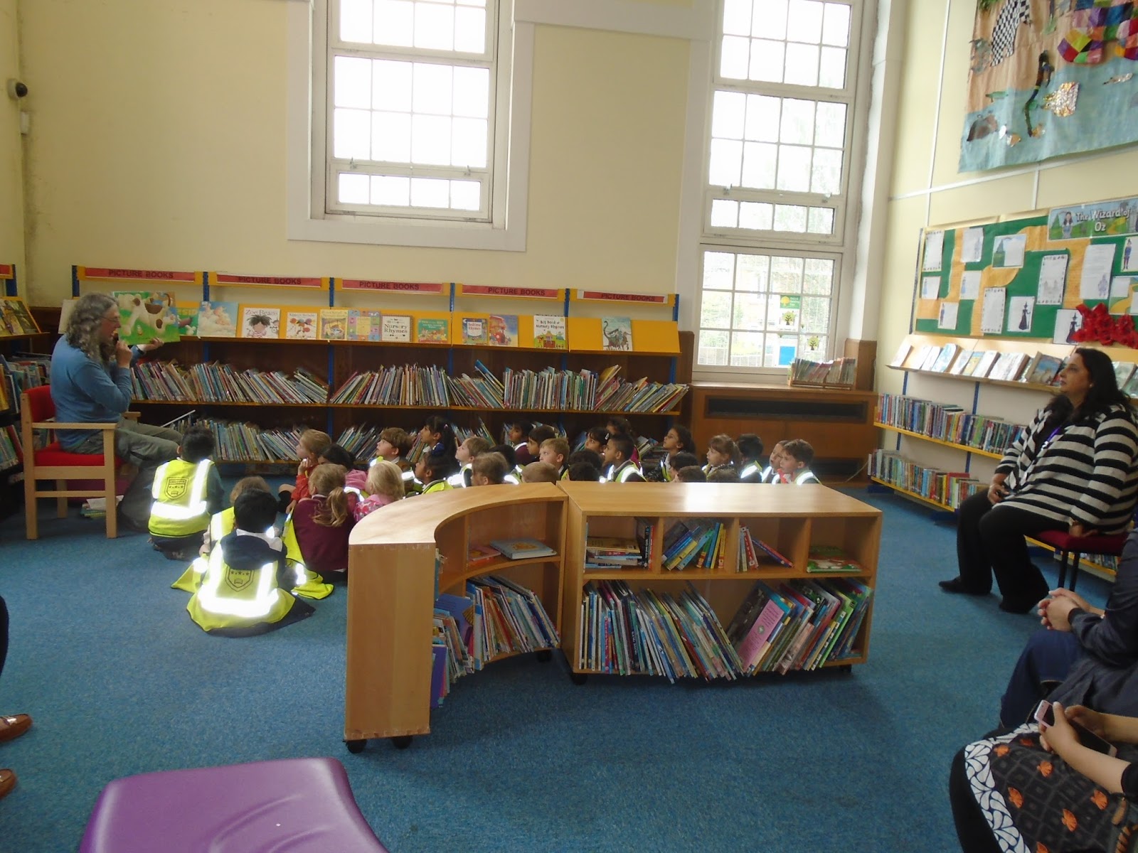 Chilcote Primary School: Reception`s visit to Yardley Wood library
