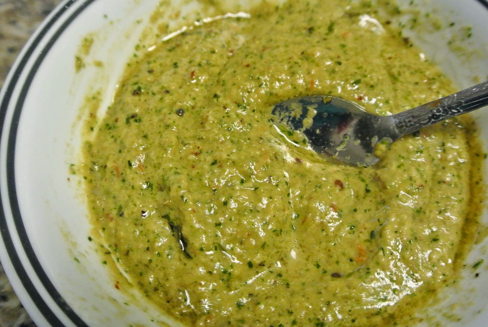 Praba's yummy experiments: Porikadalai Chutney / Roasted Gram dal Chutney