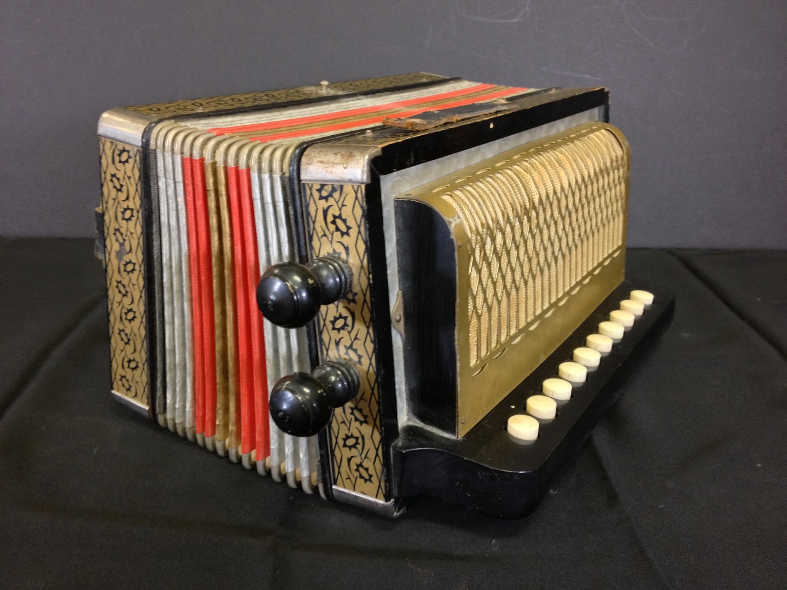 Antiques, Art, and Collectibles: Antique Hohner One Row Accordion