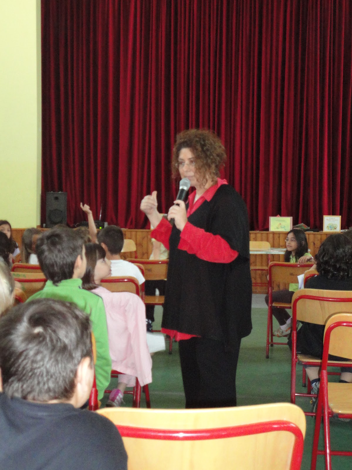 1o Δημοτικό Σχολείο Συκεών: H ΣΥΓΓΡΑΦΕΑΣ ΑΓΓΕΛΙΚΗ ΠΑΠΑΔΟΠΟΥΛΟΥ ΣΤΑ 1ο ...