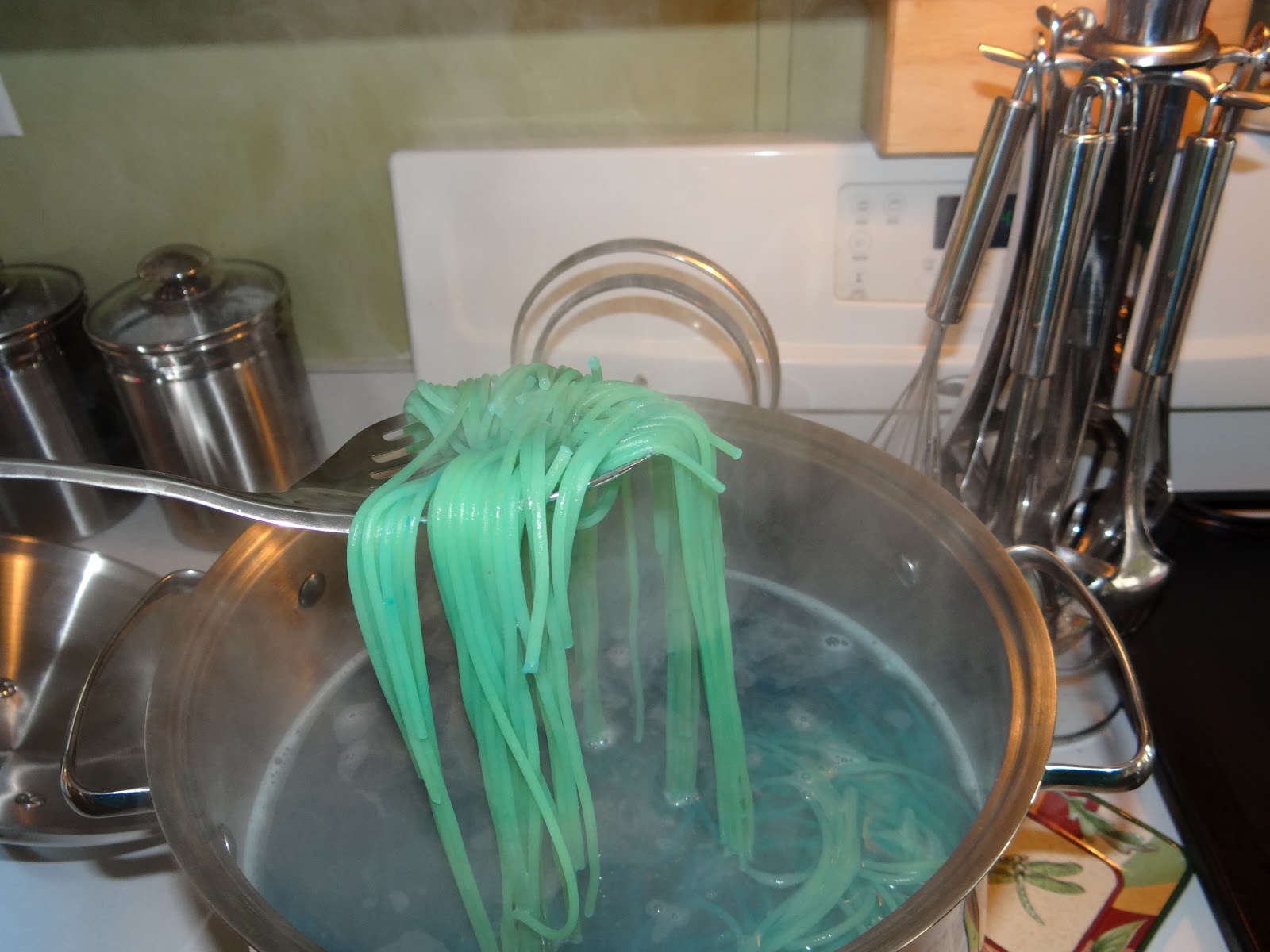 Busy Hands Blessed Hearts: Spaghetti Pool Pretend Play