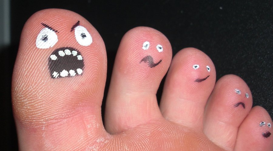 your FACE is my blog: Ow, My Toe