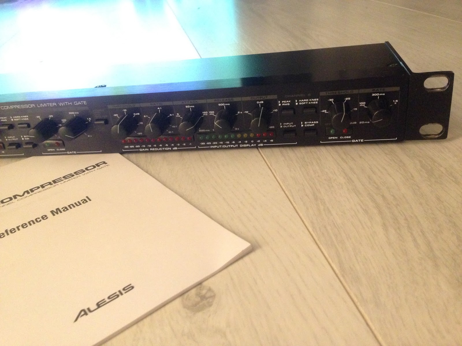 Infrequent Sound [sex.tex] technology: Alesis 3630 Compressor RMS/Peak ...
