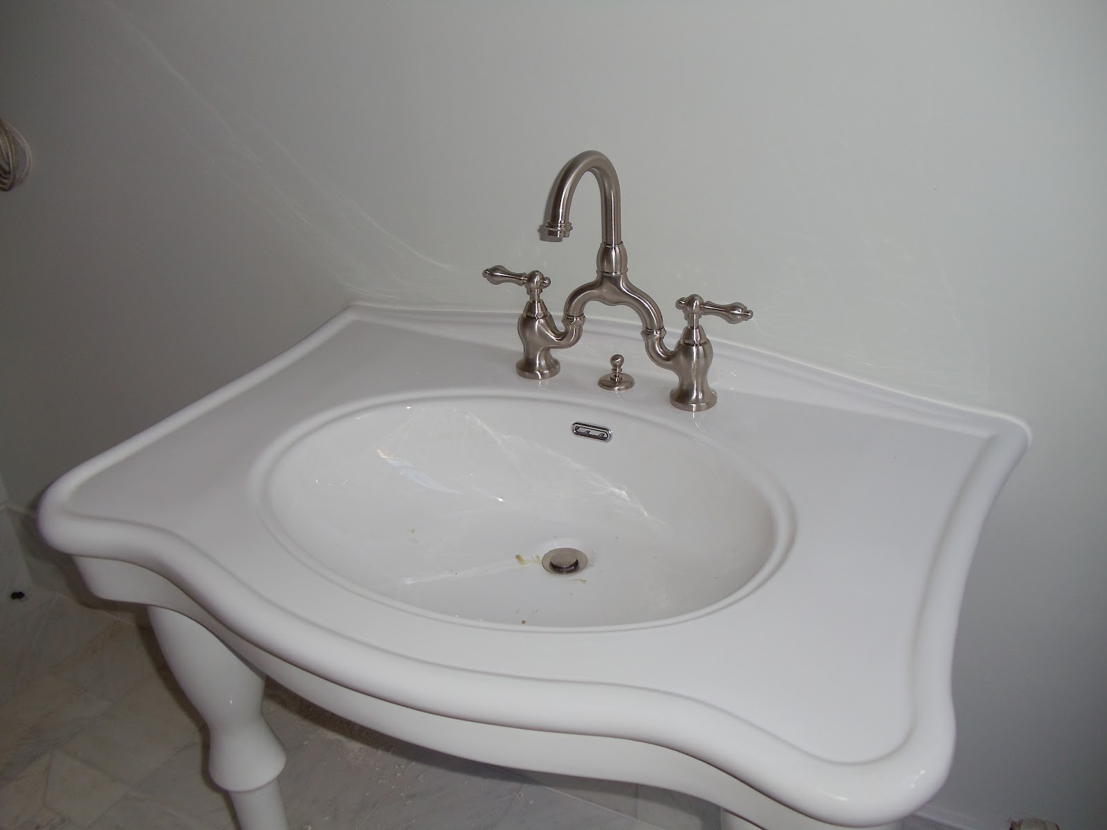 Worthwhile Domicile: The Toilet Has Arrived...And The Rest Of The Fixtures.