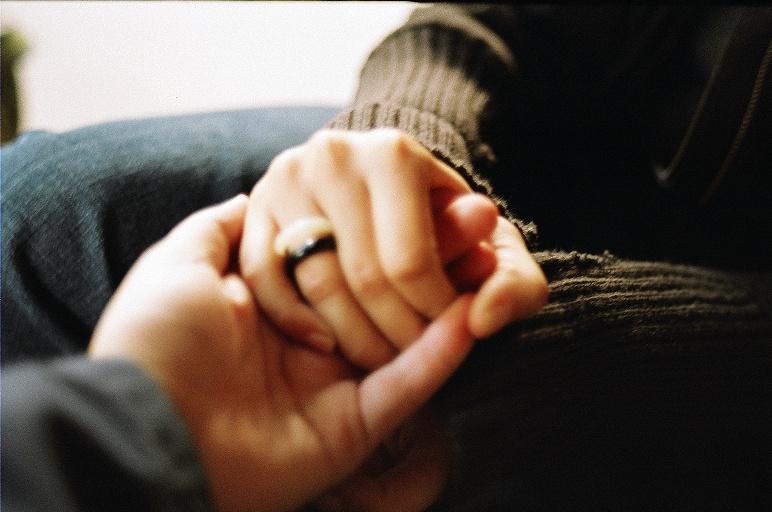 Erkeklerin ve Kadınların Birbirlerinden Hoşlandığını Gösteren 13 Belirti