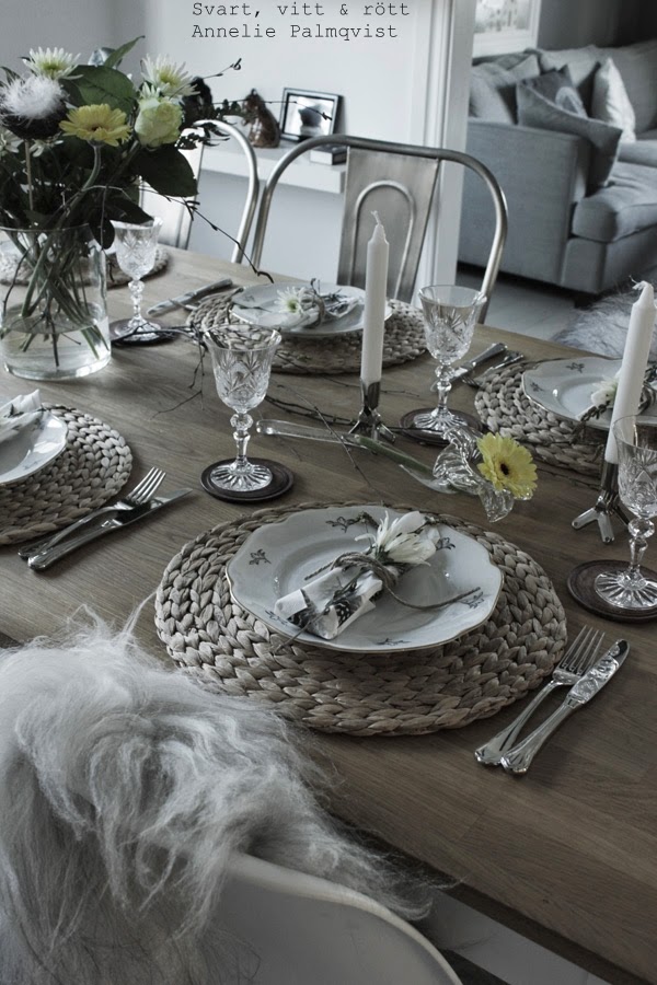 svart, vitt & rött: Påskdukning 2014