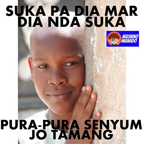 10 Meme Lucu Ini Nyindir Abis Buat yang Sering 'Pura-pura Senyum', Jleb!