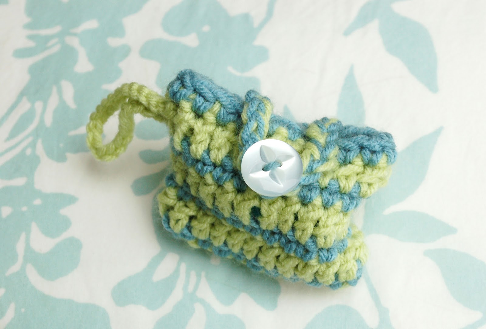 Alli Crafts: Free Pattern: Pacifier Pouch