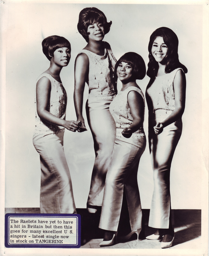 Ray Charles Video Museum: Ray Charles & The Raelettes