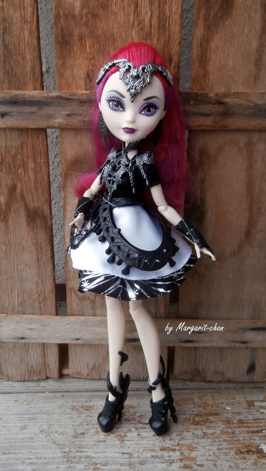 MAD Doll Studio: Ever After High Mira Shards (Evil Teenage Queen) (EN)