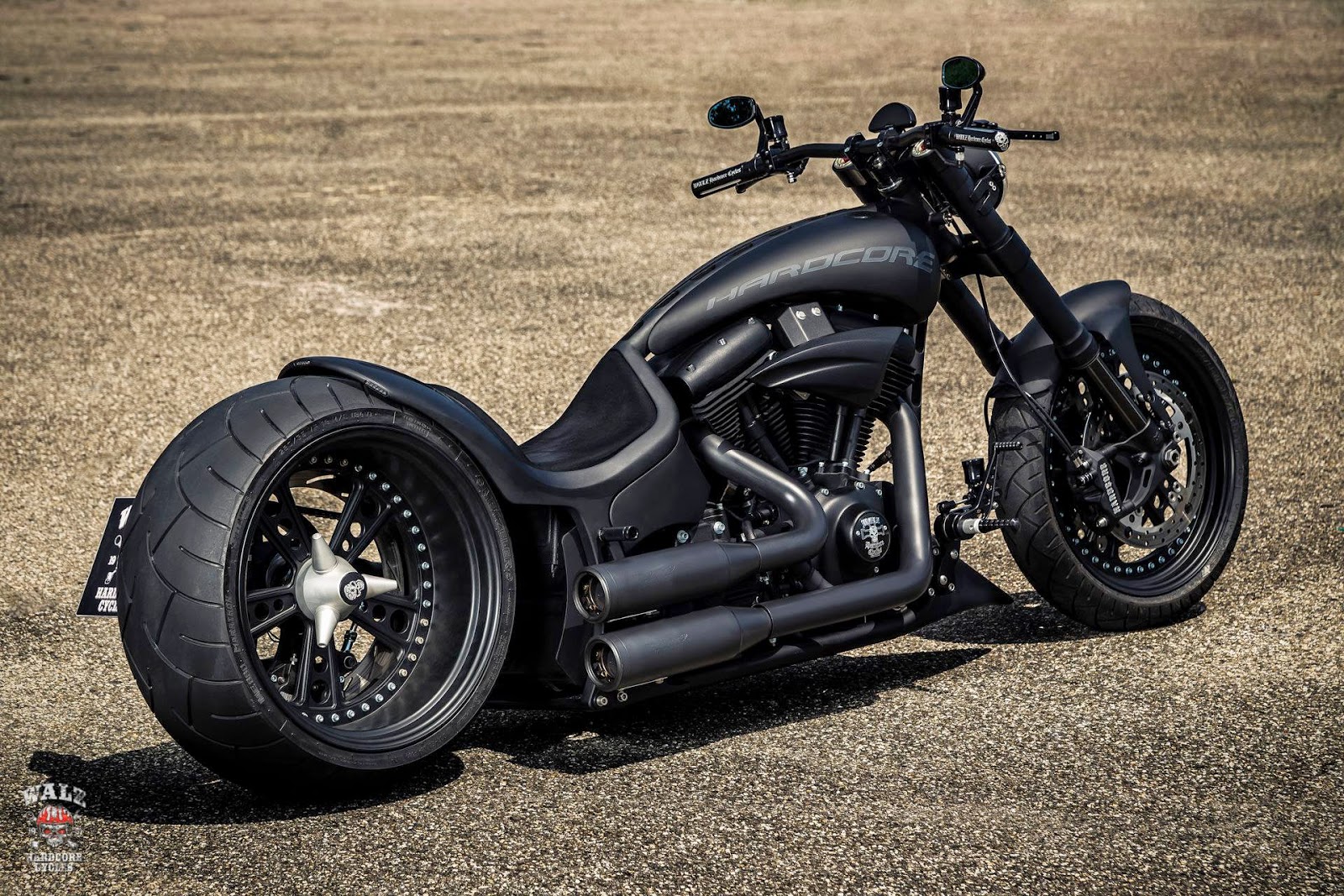 Racing Cafè: "Pitch Black" by Walz Hardcore Cycles