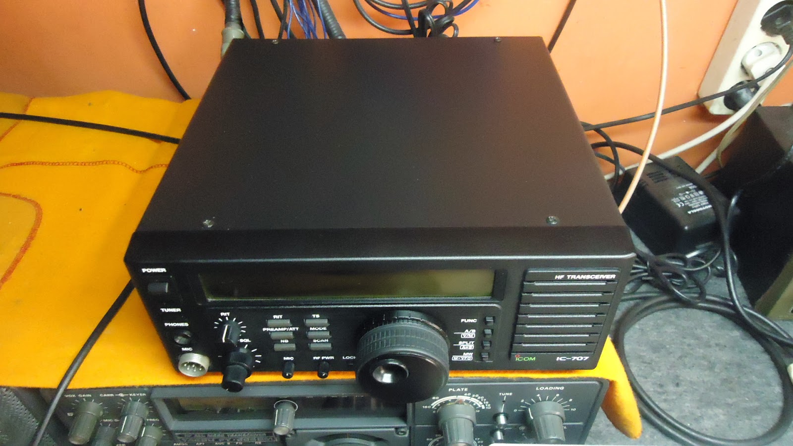 OBIN RADIO: HF ICOM IC 707 (SOLD)