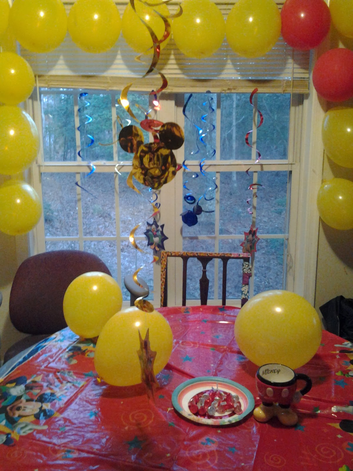 STAY AT HOME MOM: One Direction / #DisneySide Party Decorations