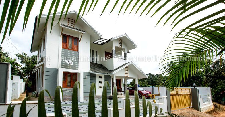 Luxury 4 Bedroom House for 25 Lakhs in 1600 Square Feet - Kerala Home ...