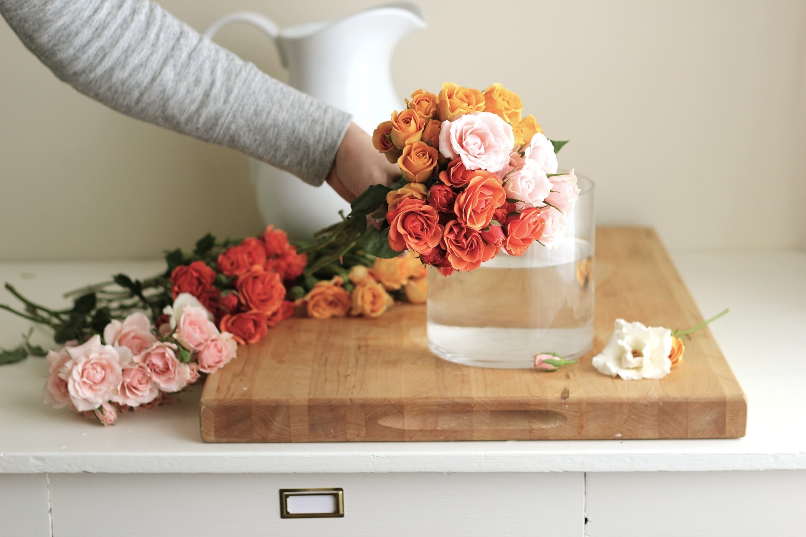 DIY Sweetheart Rose Arrangement | Coral, Peach and Pale Pink Roses ...