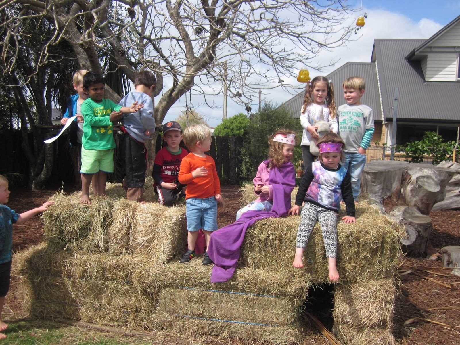 Mairtown Kindergarten: The wonders of hay