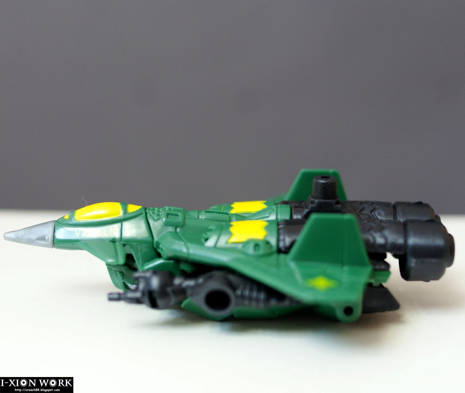 一眼看穿: Transformers Generations Thrilling 30 - Mini-Con Assault Team ...