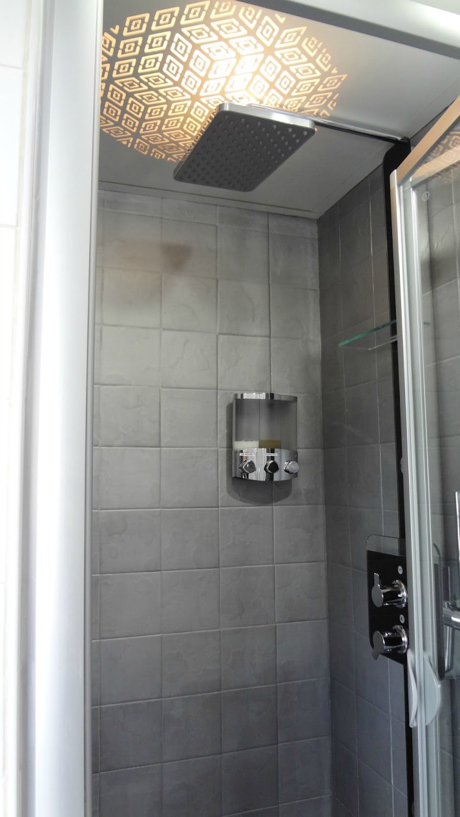 Toto Réalisation: Faux Plafond de douche