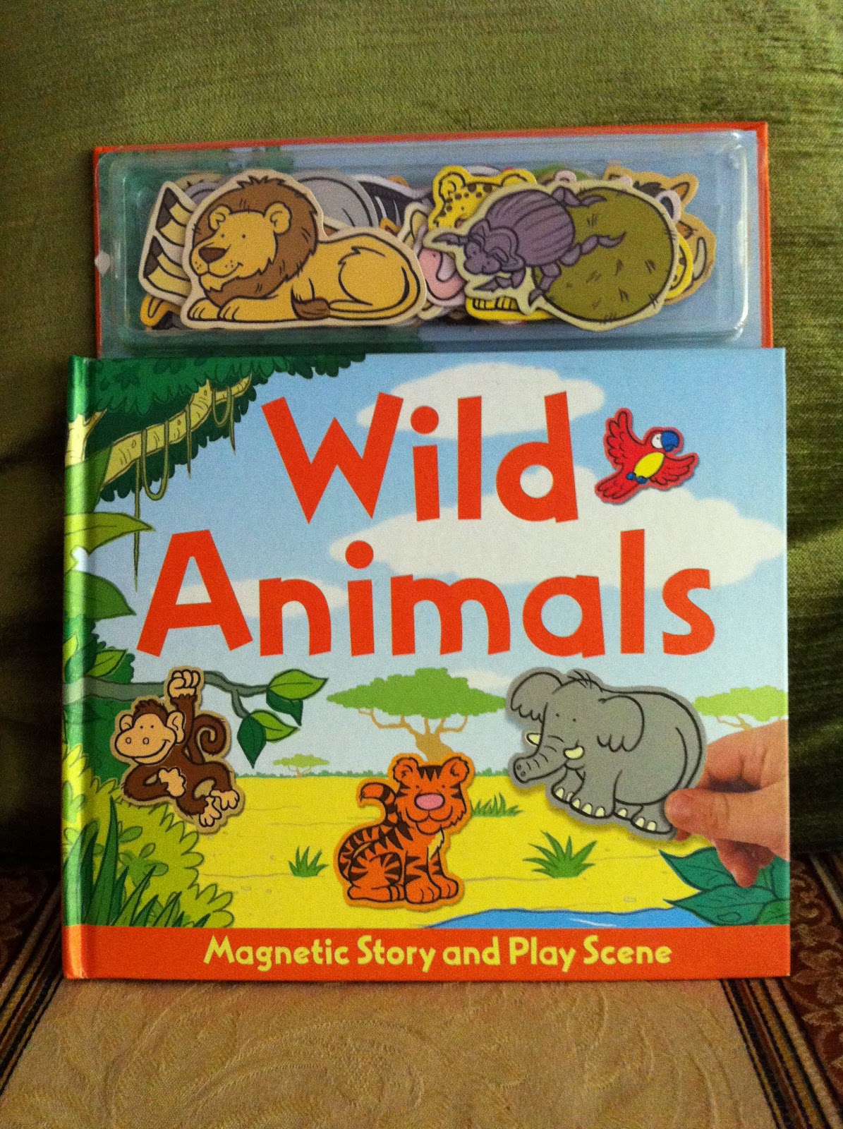 Baby booklover: Book Review: Wild Animals (Magnetic story and play scene) Baby booklover: Book Review: Wild Animals (Magnetic story and play scene)