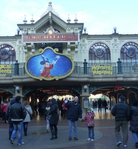 My European Adventure!: Disneyland Paris on Boxing Day!