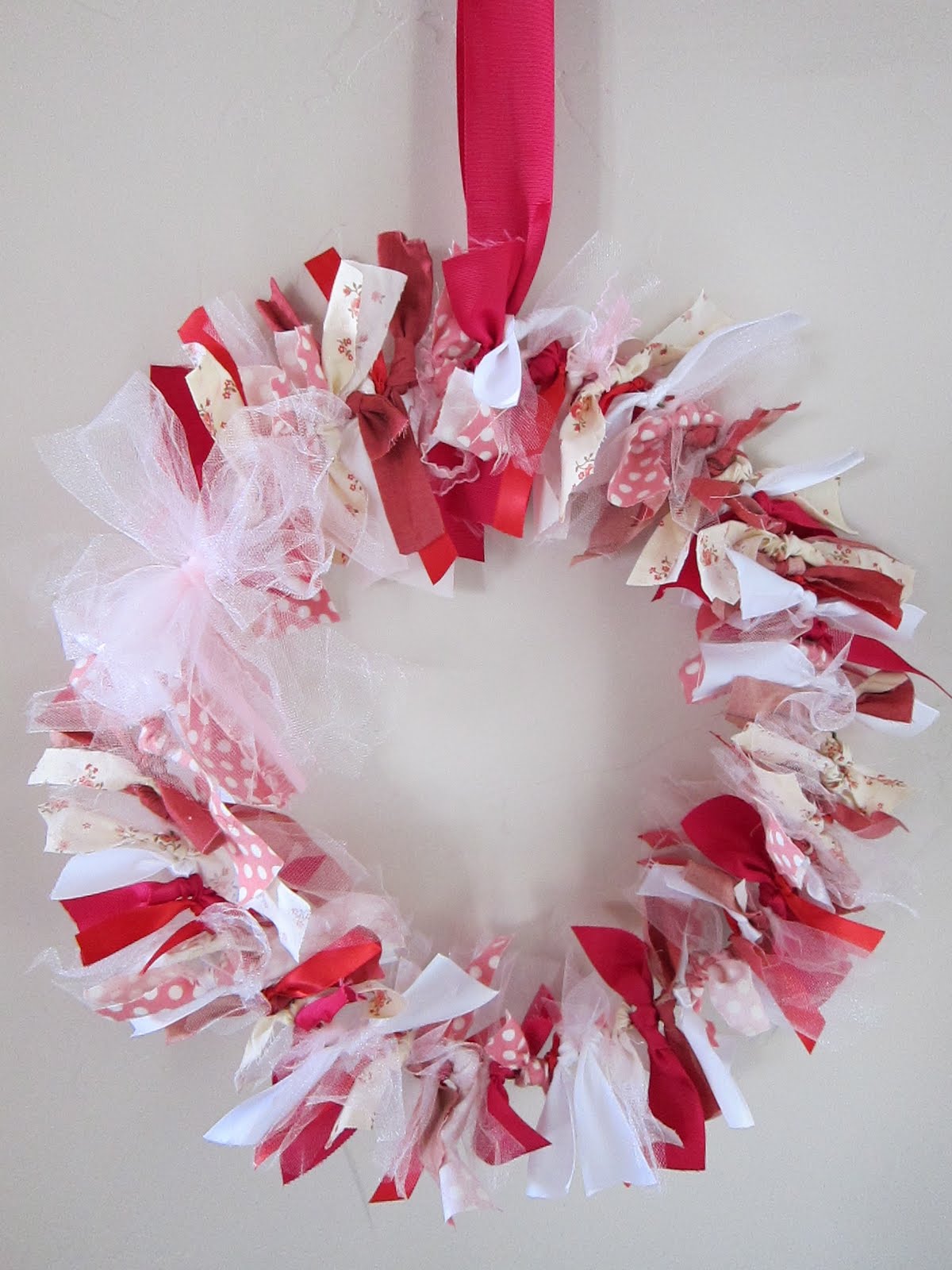 do it yourself divas: DIY: Scrap Fabric Wreath do it yourself divas: DIY: Scrap Fabric Wreath