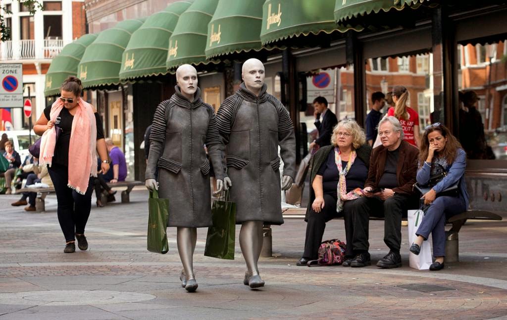 Aliens of London ~ Kuriositas