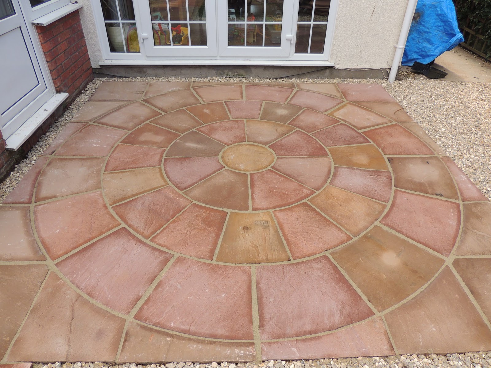 CWM LLYNFI BRICKLAYING : Harvest natural slabs on curve wall with brick ...