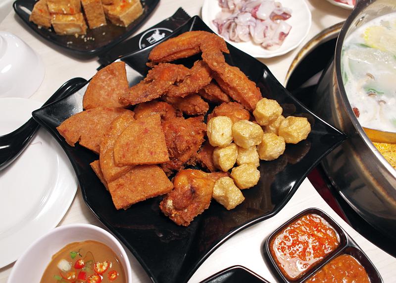 Purple Taste: [Media Invite] King's Laksa Steamboat @ 17 Teck Chye Terrace