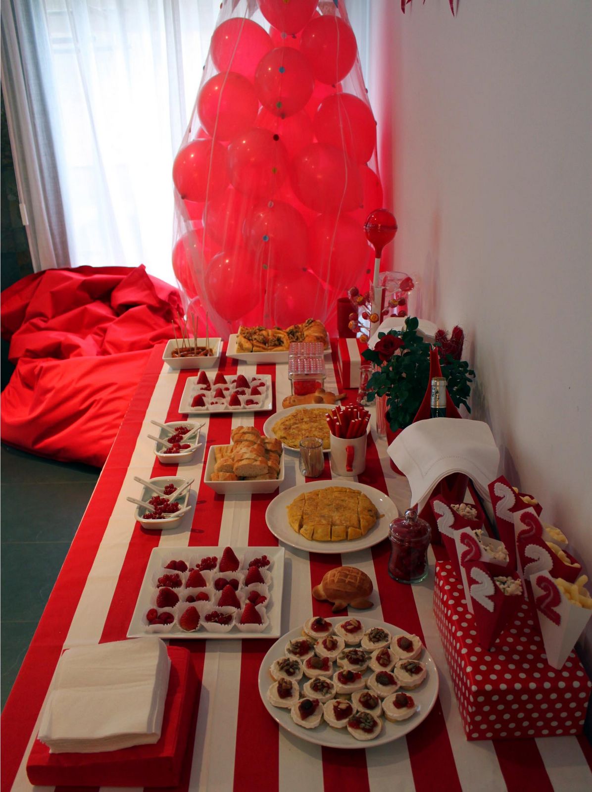 To create moments: David´s birthday party, red theme.