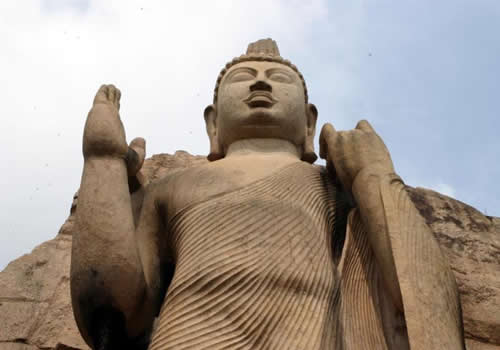 Avukana Buddhastatue ~ Tourist Guide for Sri Lanka