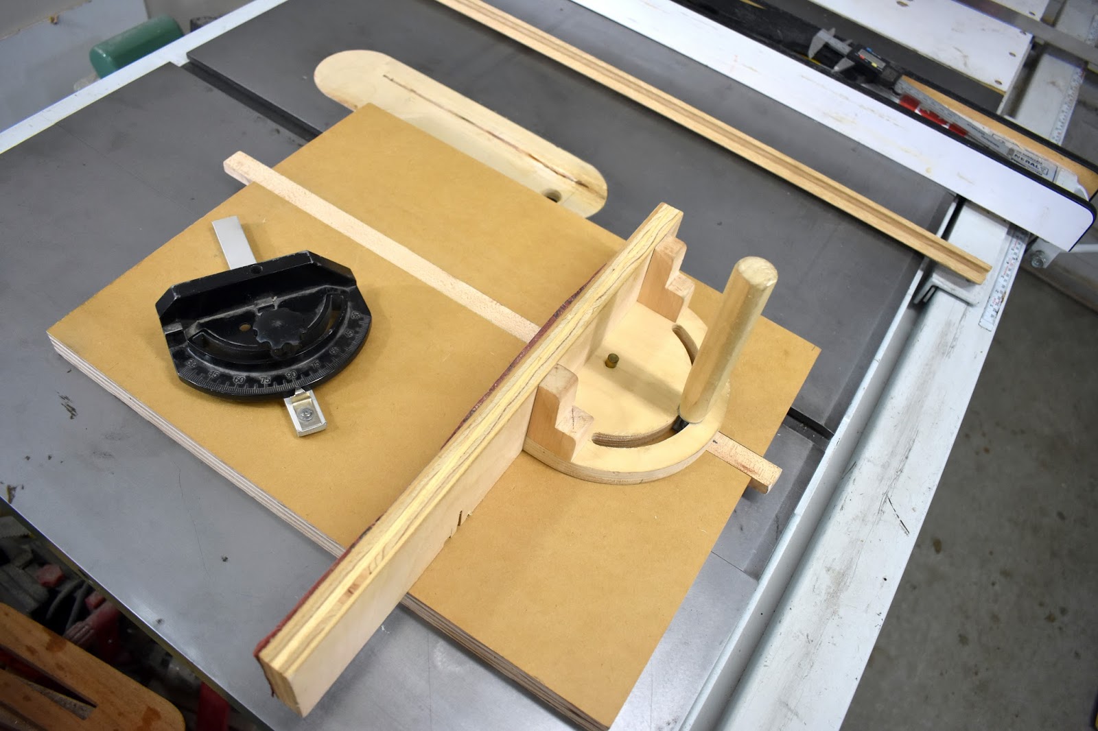 Jax Design: How to Make an Angle Grinder Holder