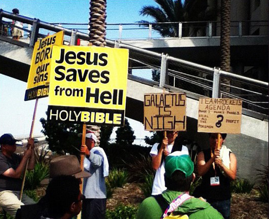 Christians Protest Comic Con AGAIN | Oh yes I am