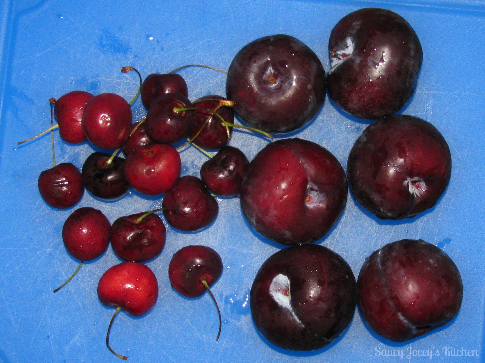 Saucy Jocey's Kitchen: Summer (Fruit) Lovin' Bread