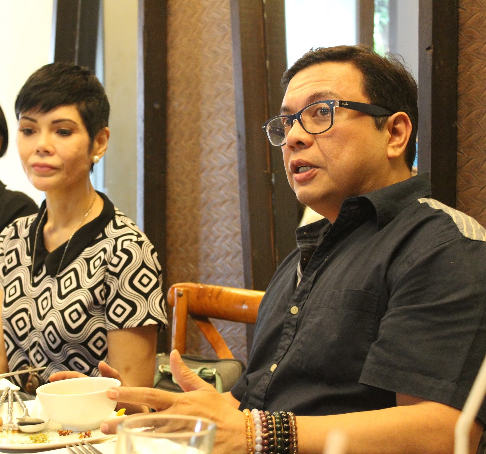 FINALLY! Calayan outside the Metro | THE WEB MAGAZINE