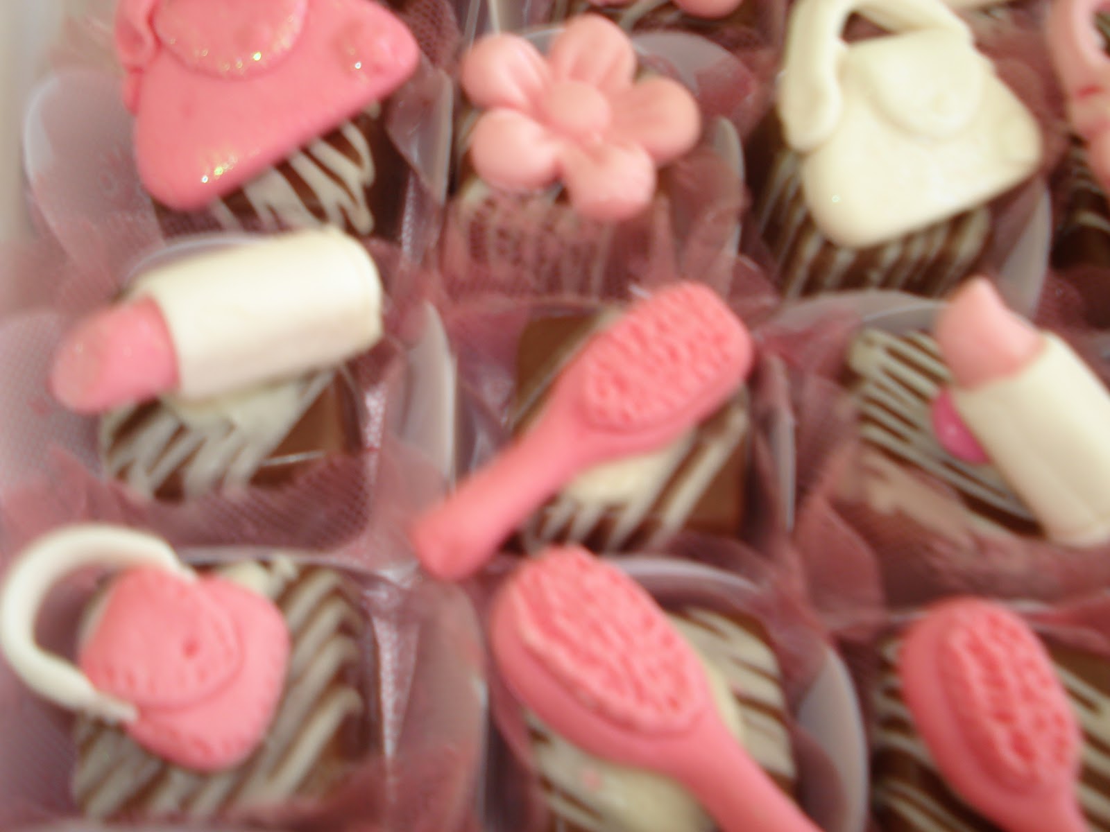 NEIDE BORGES-bolos e doces: FESTA TEEN