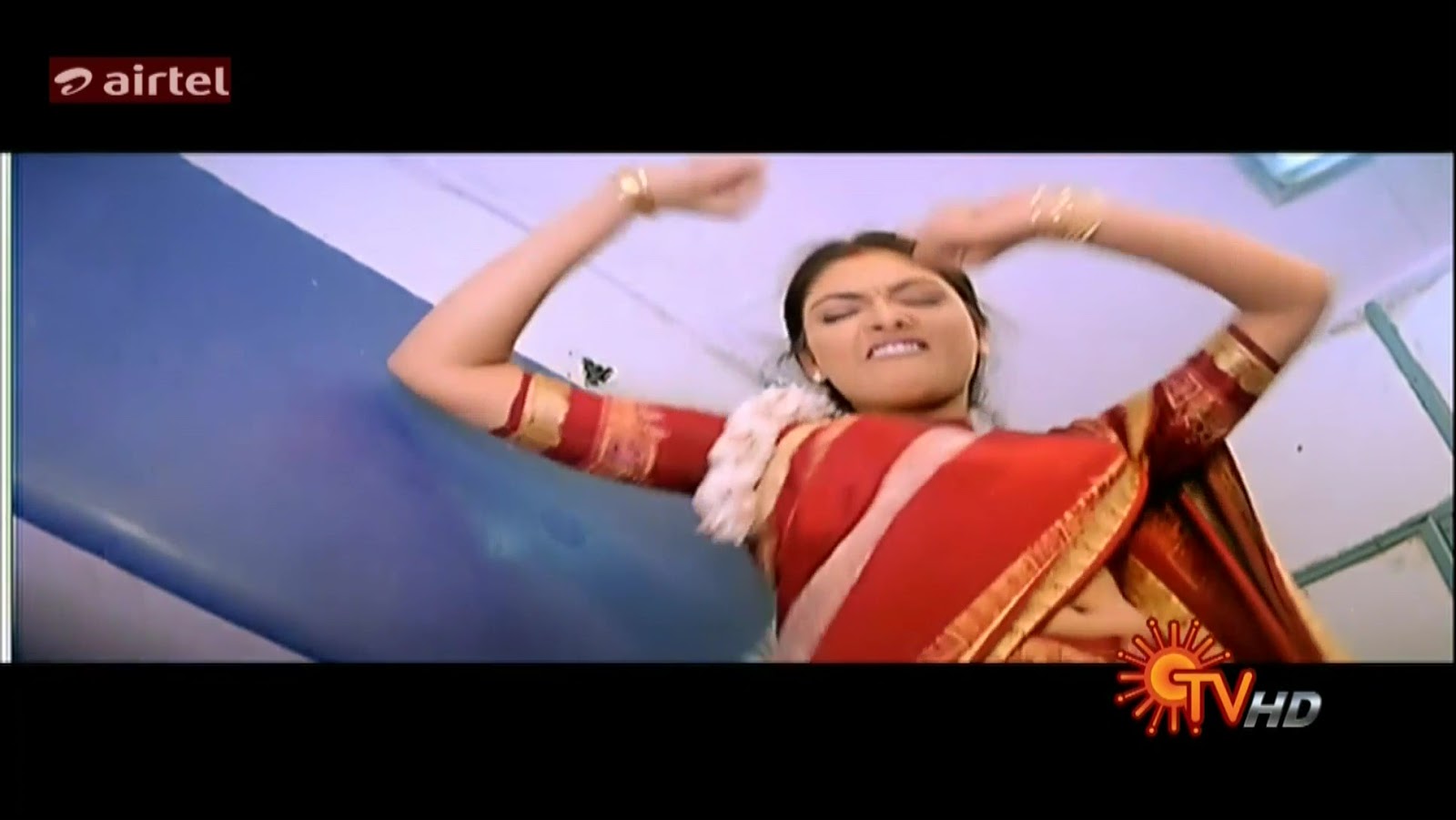 actress rare collections: Abhirami hot sexy navel show