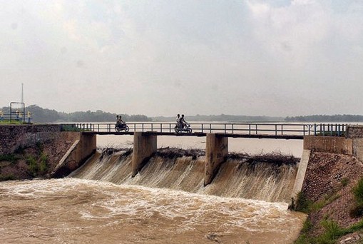 Daya Tarik Obyek Wisata Waduk Cipancuh di Gantar Indramayu Jawa Barat ...