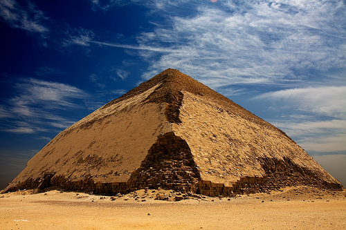 Tradux: Apuntes breves de historia: el Señor de las Pirámides.