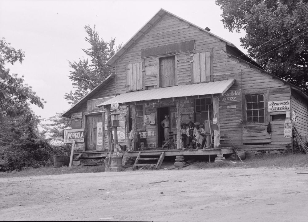 Interesting Pictures of a Country Store on Dirt Road in North Carolina ...