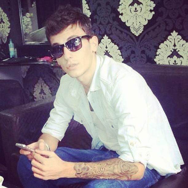 Bertan Asllani perfundon xhirimet e videos per "Damla Damla" - MUZIKA