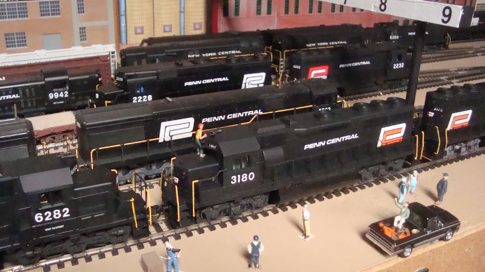 New York Central Train Layout: Penn Central GP40 #3180 Joins The Fleet