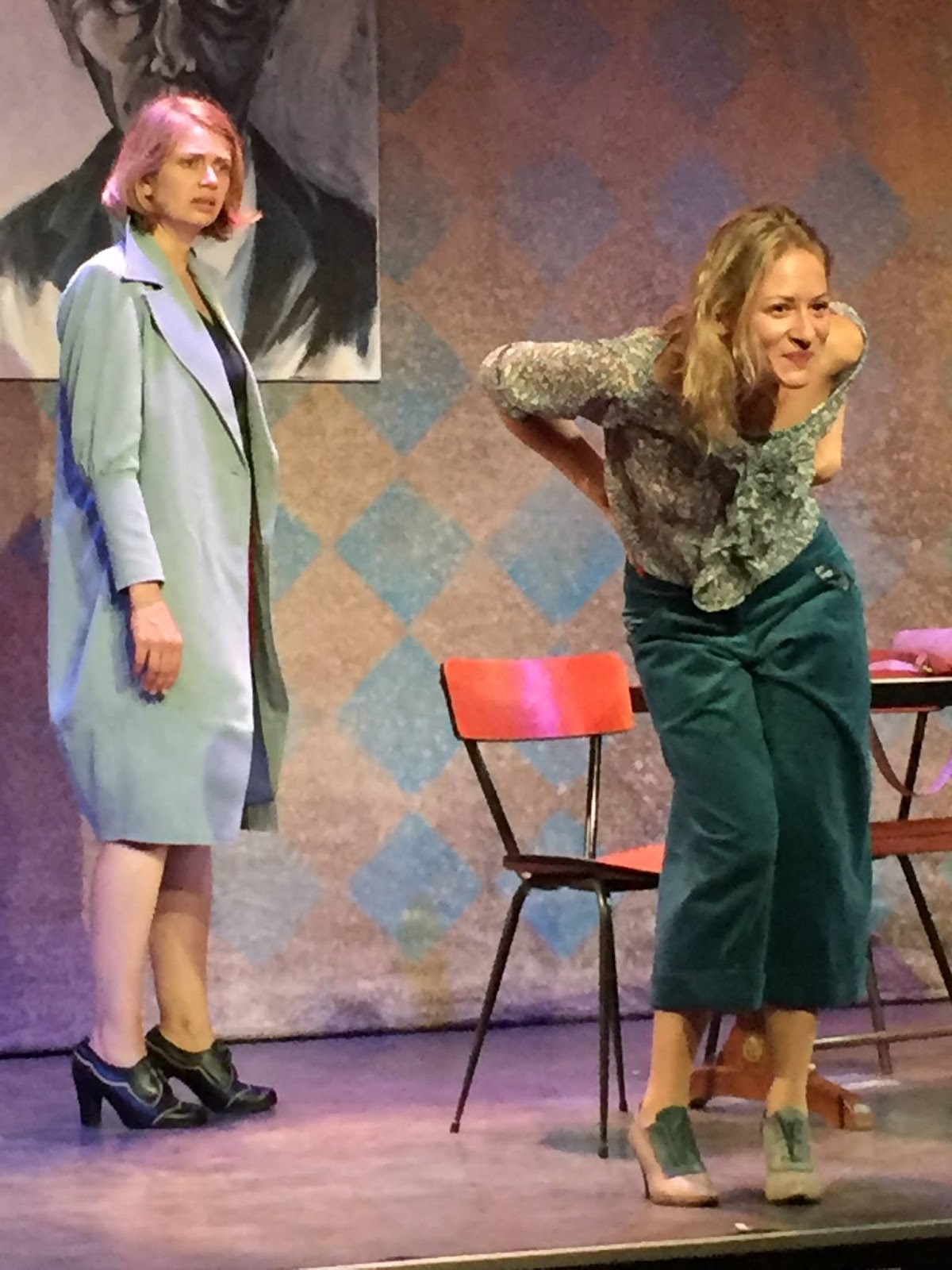 Le Village est à 12km... Environ ! de Stéphanie Gesnel et Maud Heywang