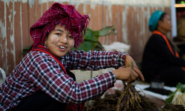 Travel Myanmar: Inle Lake and Phaung Daw U Pagoda Festival