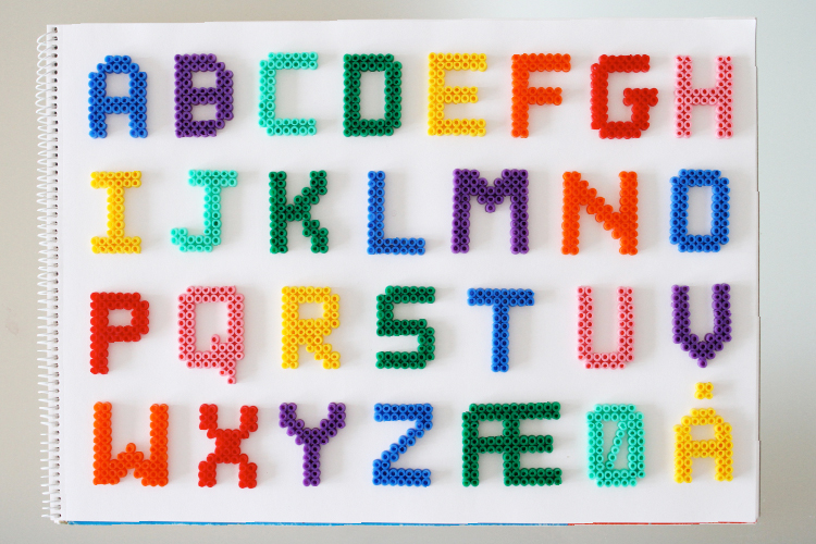 llamamesari: Hama beads Sesion: Back to school