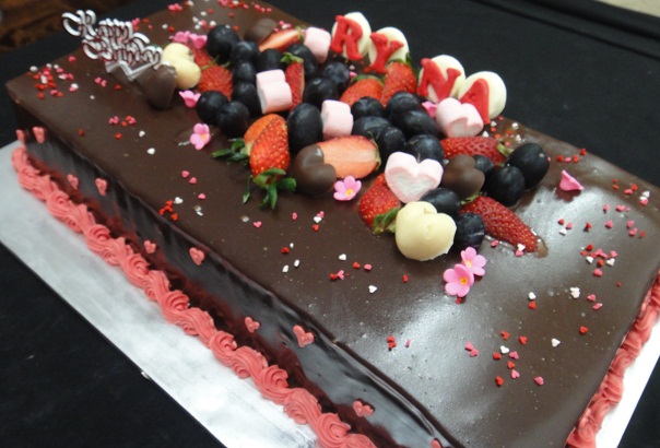 Suhaila Lat Tart & Cake: Kek Birthday ( Coklat Moist + Coklat Ganache )