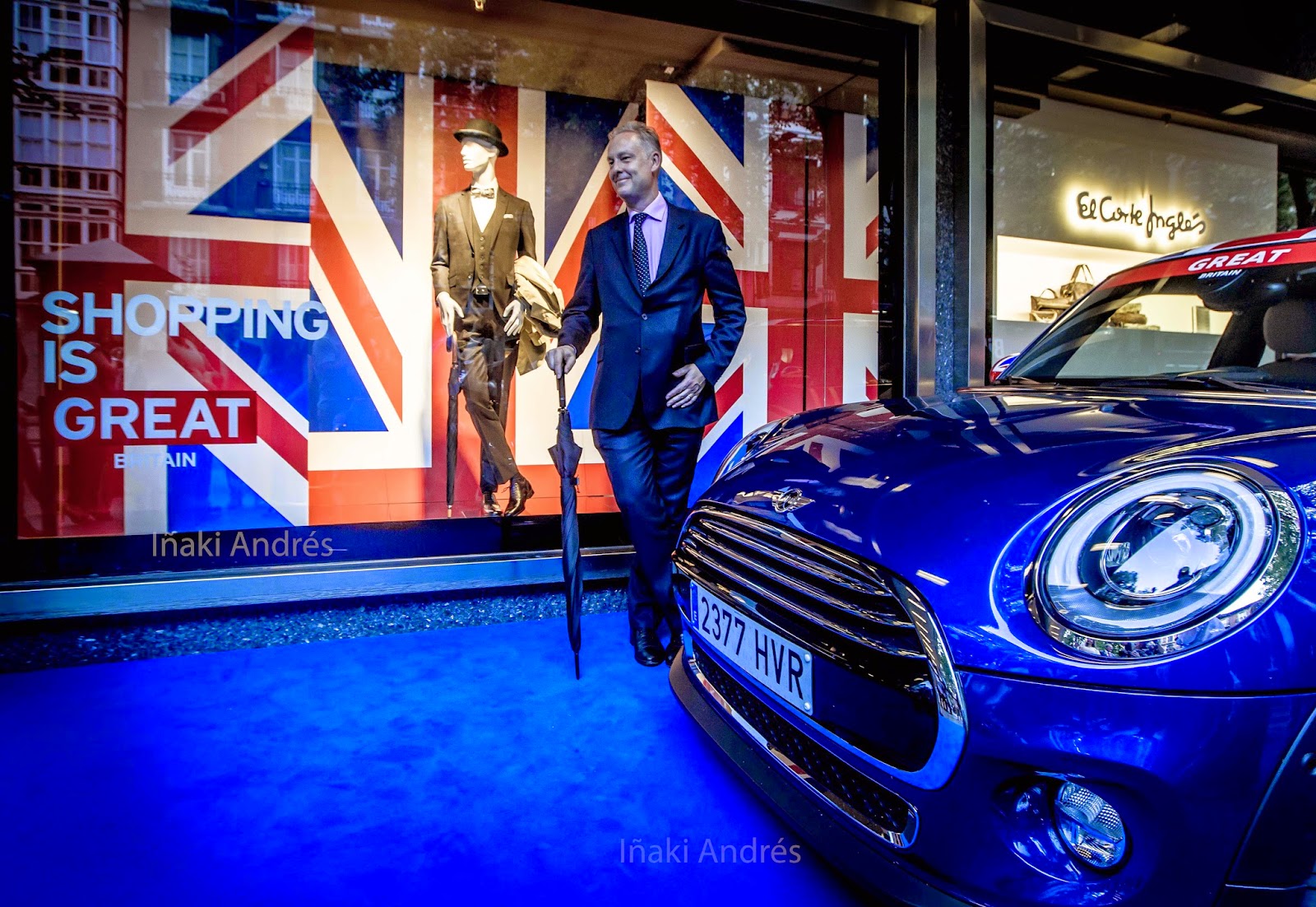 Iñaki Andrés: El embajador británico, Simon Manley.