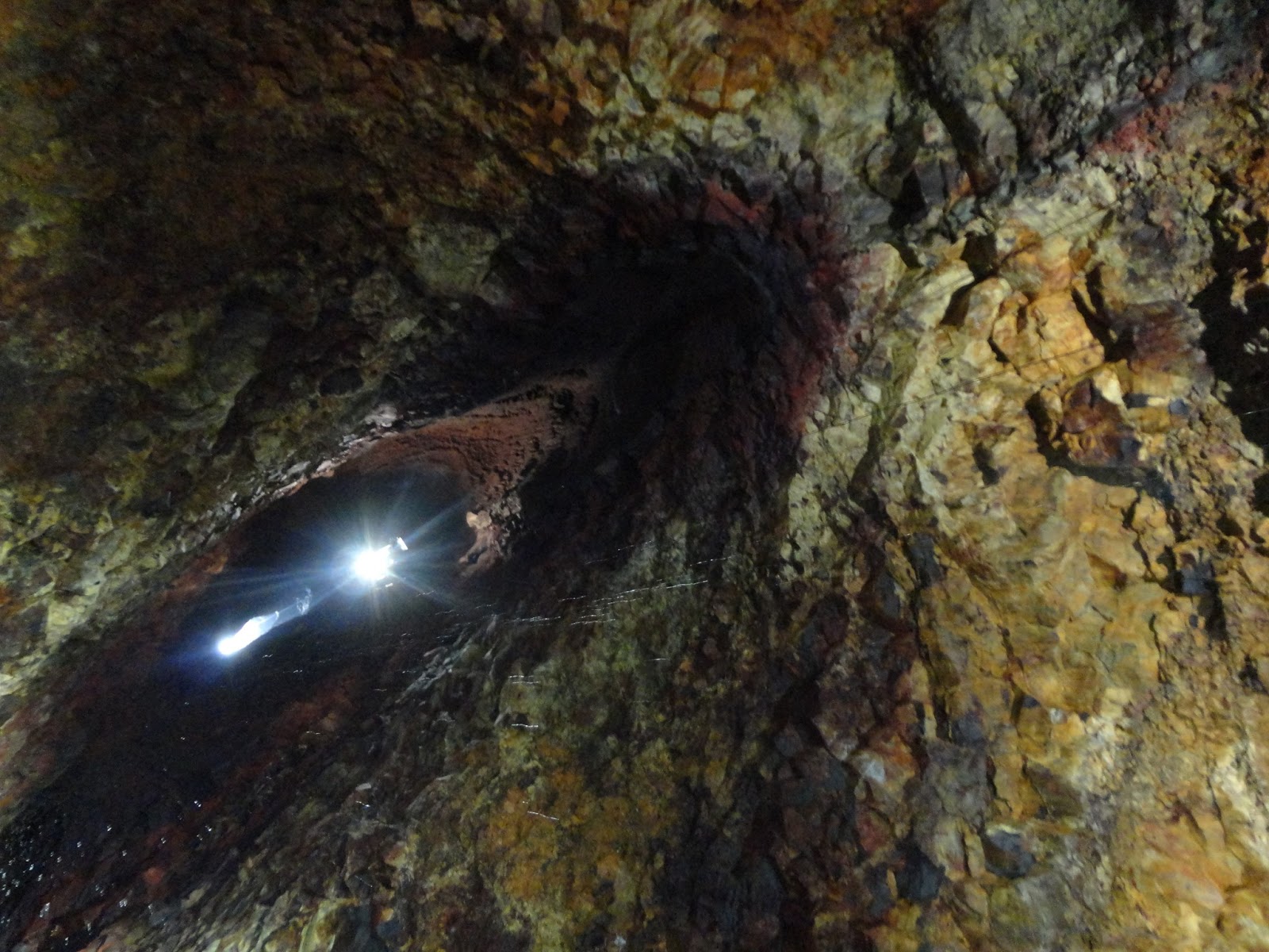 Retos Terrícolas: Descent to the Thrihnukagigur volcanic conduit, Iceland