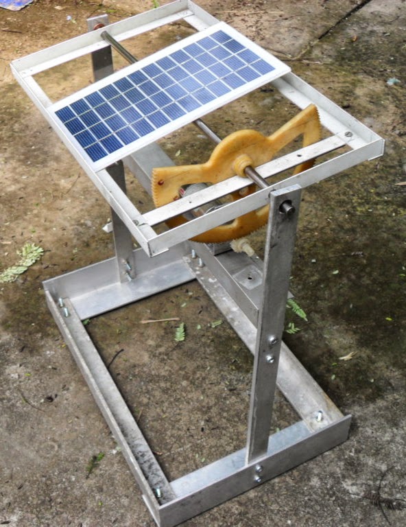 Electrónica Aplicada: Seguidor solar en construcción