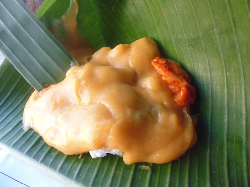 Melumat Gurihnya Lontong Rumo - EMAKMBOLANG